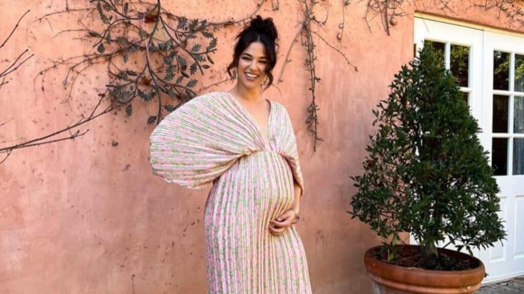 Jess Reveals The Top 4 Baby Names She's Choosing Out Of!