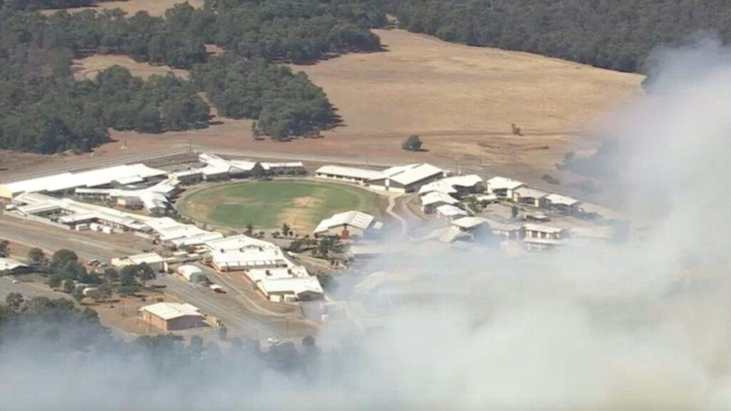 Property destroyed as fast-moving bushfire threatens homes East of Perth